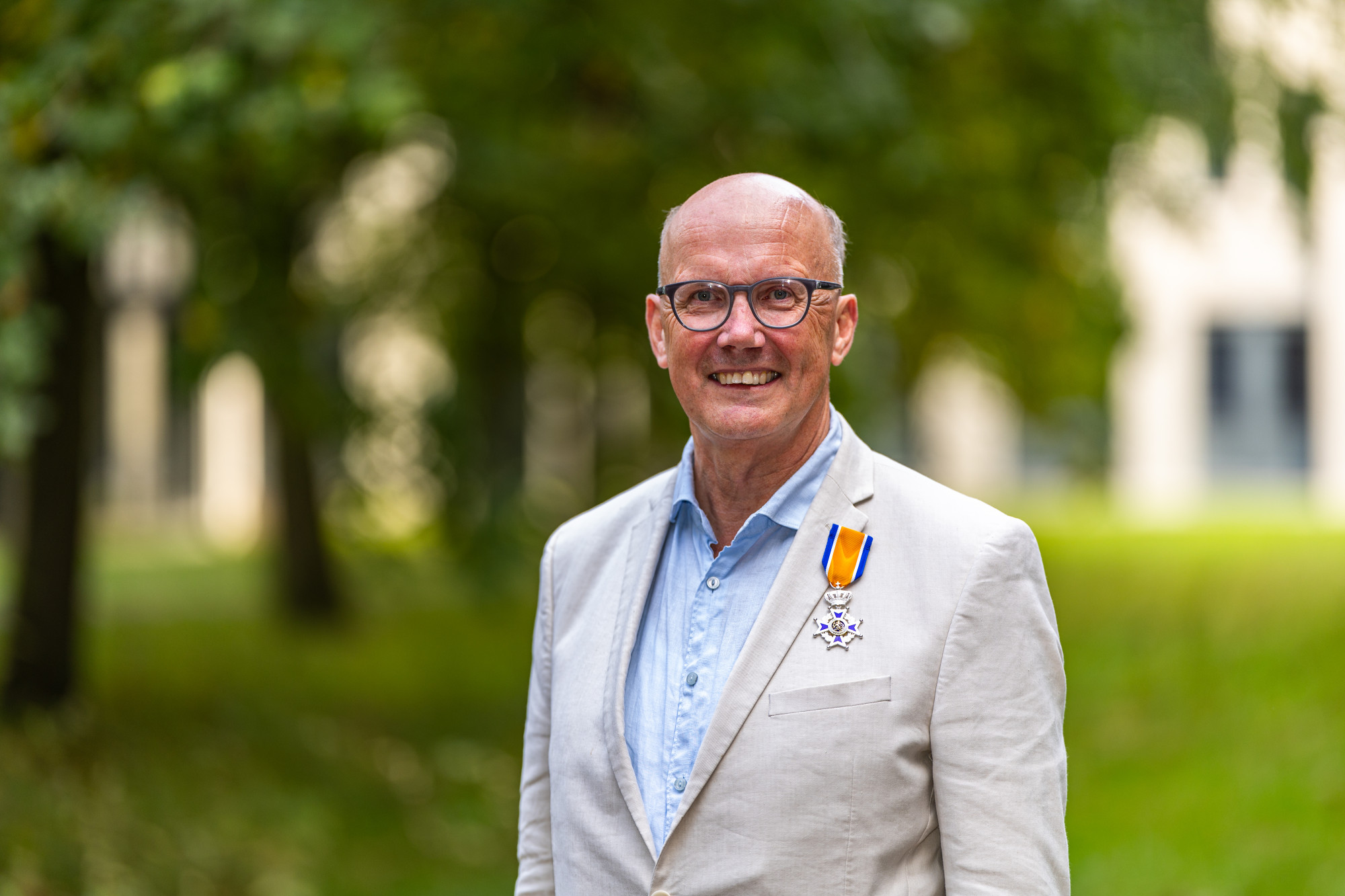 Hans Beelen koninklijk onderscheiden bij afscheid - Internationale ...